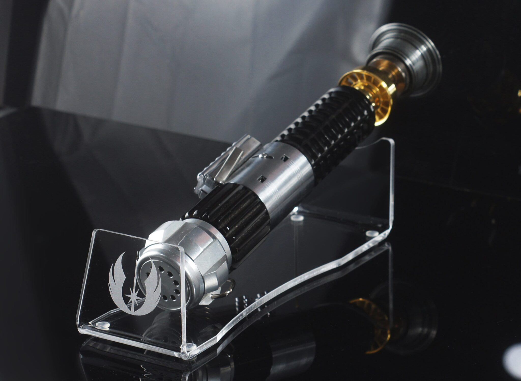 A Beginner Guide To Choose A Lightsaber Stand | ARTSABERS